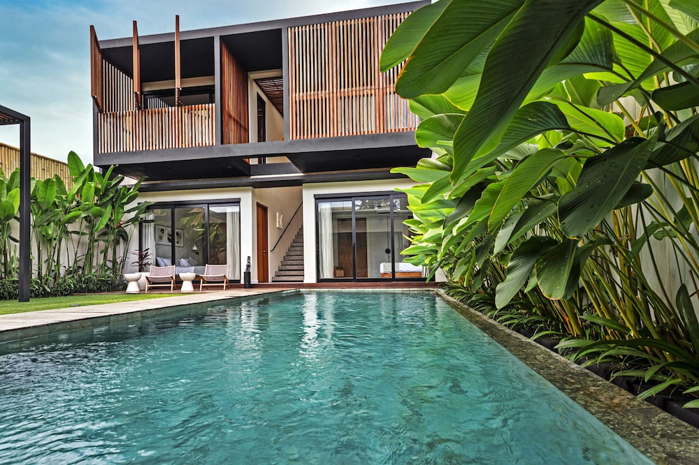 RED SUNSET VILLA CANGGU 5 MIN WALK BEACH in Kuta Utara | 2025 Updated ...
