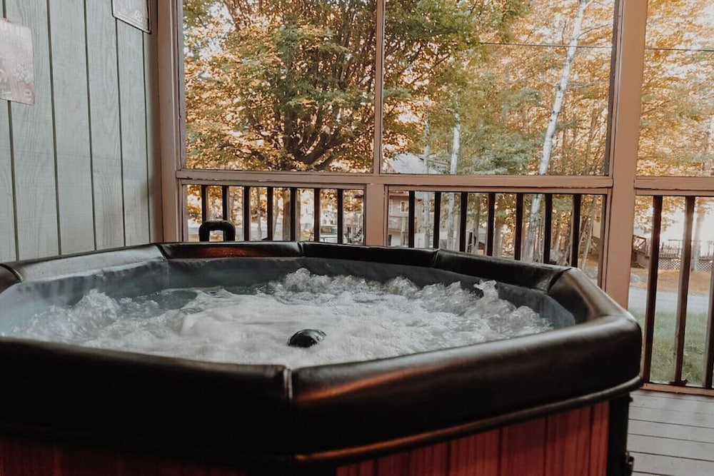 The Blue Moon Lodge Cozy with Hot Tub in Coolbaugh Township | 2024 ...