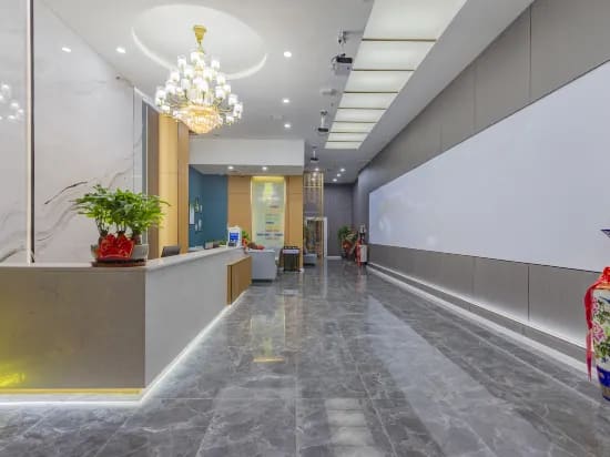 Guangfei Movie Theme Hotel (Yueyang Railway Station Pedestrian Street ...