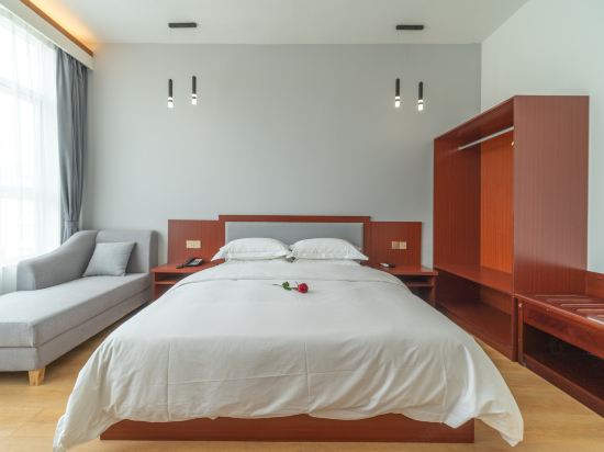 Kunming Haitang Hot Spring Hotel (Dianchi Nationality Village) in ...