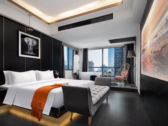 Poya Light Luxury Hotel (Changsha Wuyi Square Metro Station) in ...