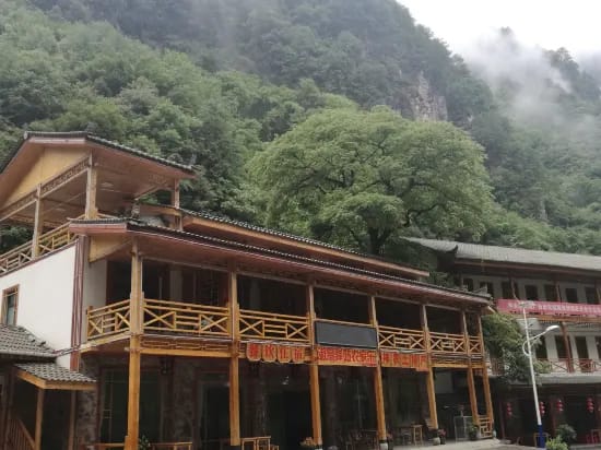 Hongping Yizhan Farmhouse in Shennongjia Forestry District | 2024 ...