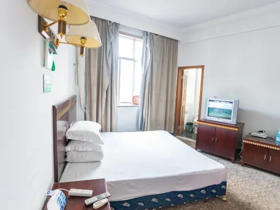 Hongxin Hotel (Hengdian World Studios Branch) in Jinhua | 2025 Updated ...