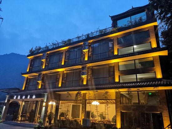 Xiling Snow Mountain Huatian Yueshe Hostel in Chengdu City | 2024 ...