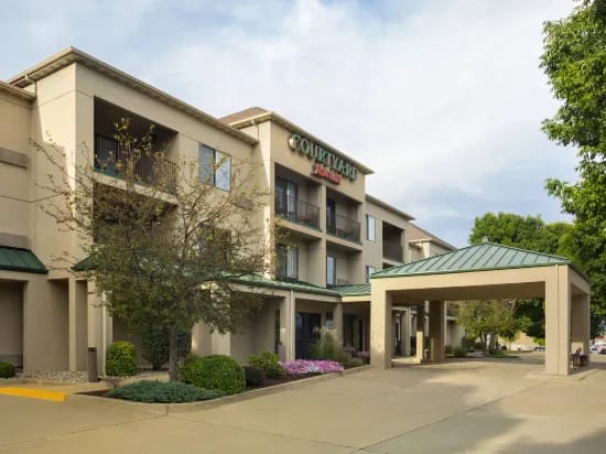 Courtyard Champaign in Champaign | 2023 Updated prices, deals - Klook ...