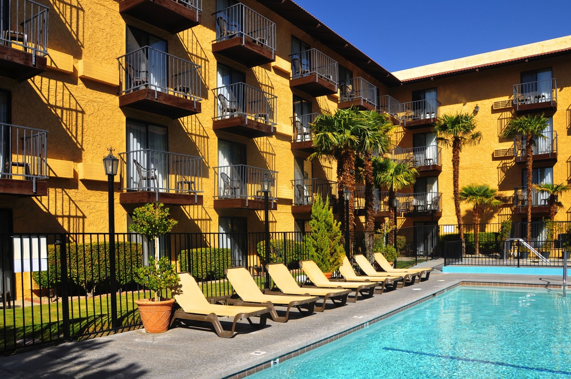 Oxnard Inn Lancaster in | 2025 Updated prices, deals - Klook United States