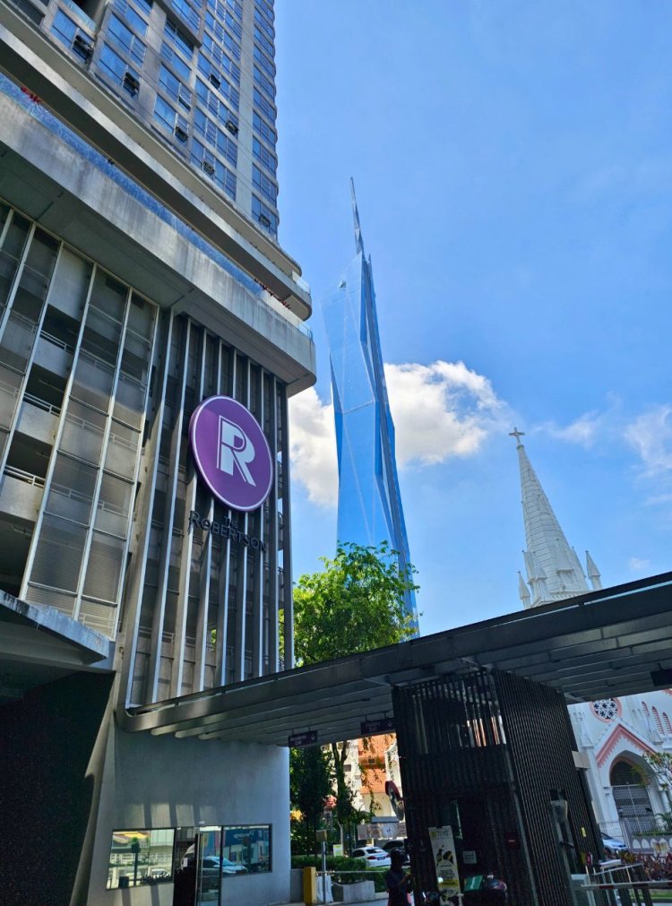 The Robertson Gateway to Kuala Lumpur's Golden Triangle Bukit Bintang ...