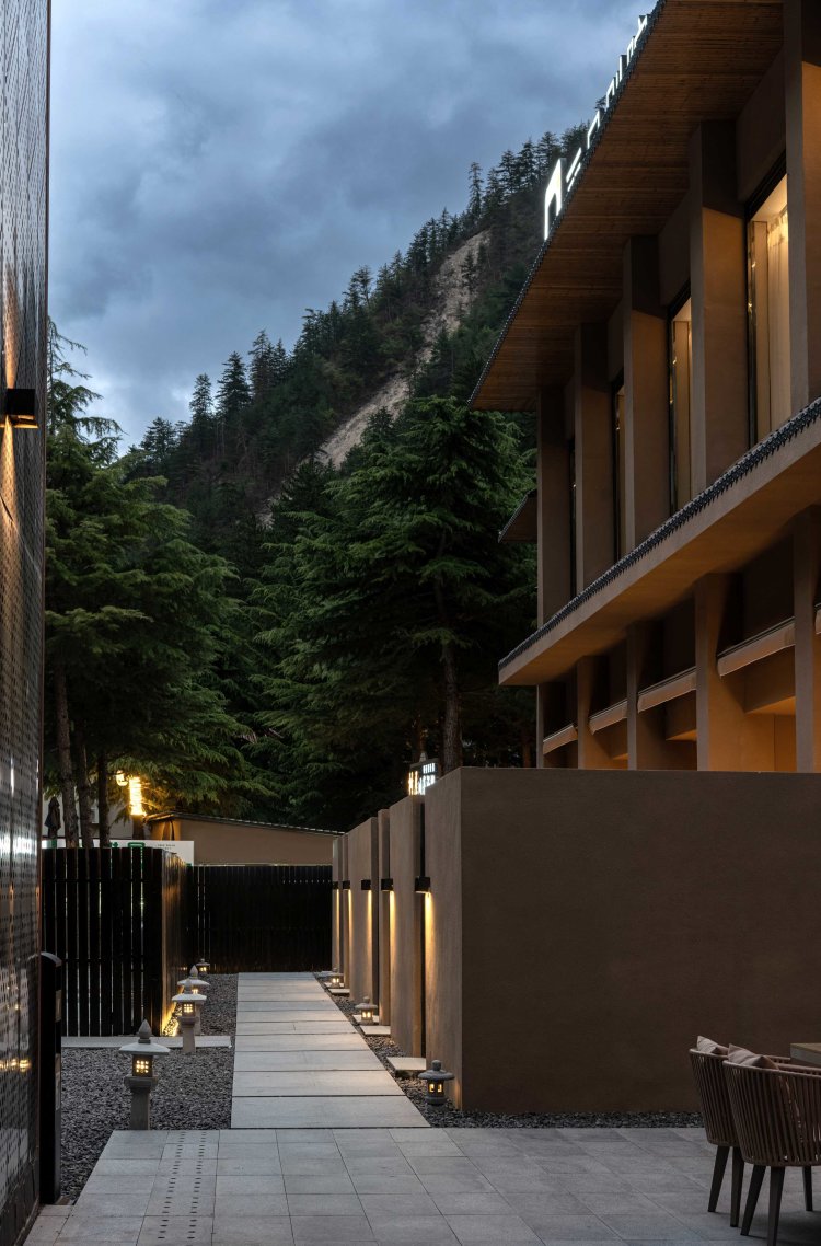 Rezen Retreat·Four Seasons Manju Hotel (Jiuzhaigou Scenic Area) in ...